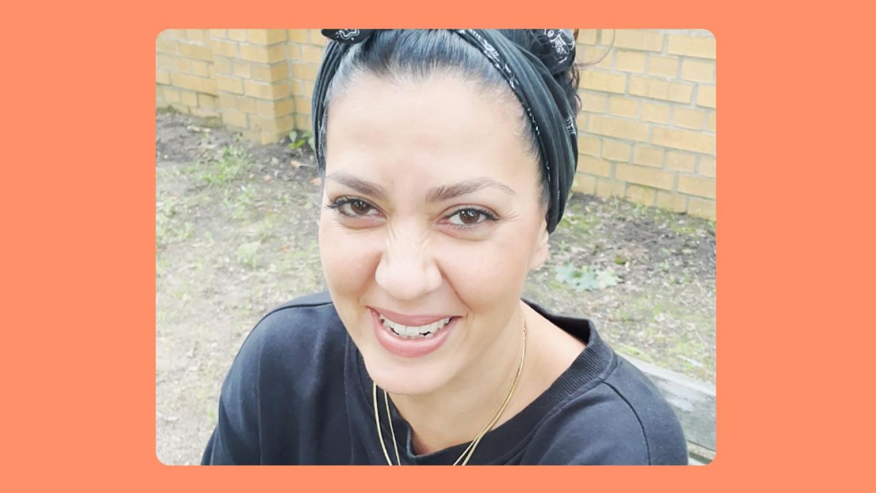 Jasmin Shakeri aus „Deadlines“ (ZDFneo) im Shelfie – Shelfd